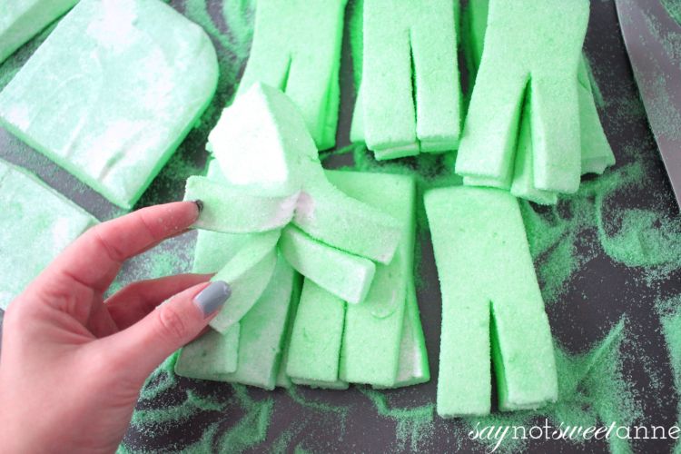 Unbelievable Minecraft Creeper Peeps! Marshmallow candies covered in ...